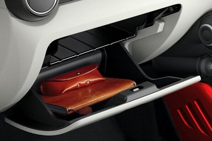 Catat Ya! 5 Hal yang Wajib Ada di Dalam Laci Dasbor Mobil