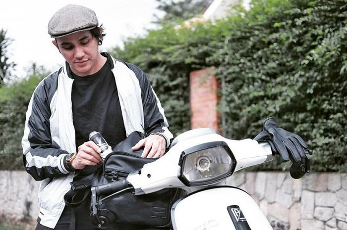 Sudah Jadi Aktor Terkenal, Vicky Nitinegoro Lebih Pilih Gunakan Motor ...