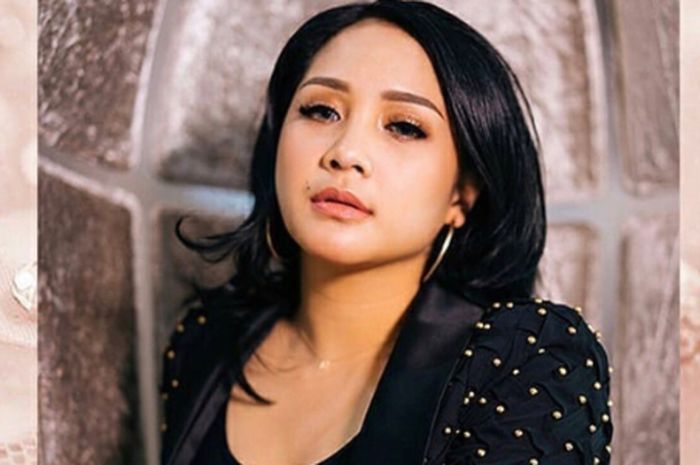 Liburan ke Bali, Nagita Slavina Tampil Cantik dengan Mini Dress Saat di Pantai, Seperti Apa ya?