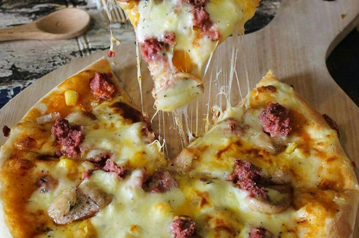 Mau Pizza Murah dan Enak? Cobain Deh Pizza yang Satu Ini, Mantap!