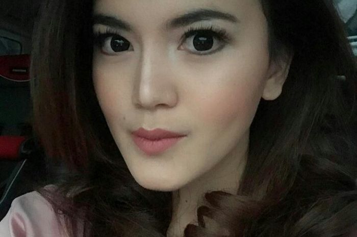 Tania Putri, Si Kepompong Kutu Buku yang Sudah Menjadi Kupu-Kupu Cantik