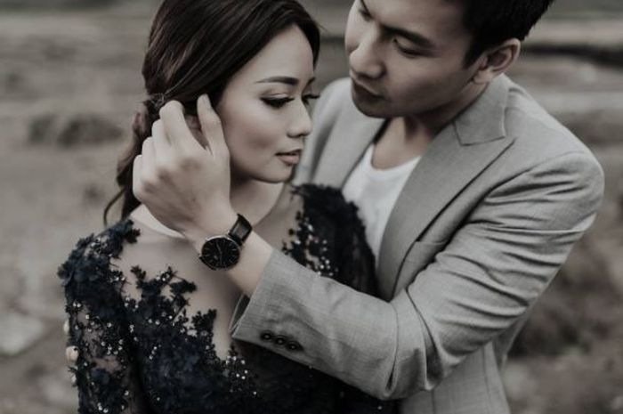 Baru 1 Tahun Pacaran, Fendy Chow Resmi Jadi Suami Stella Cornelia ...