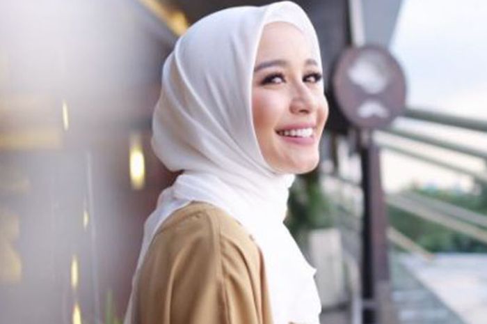 Laudya Cynthia Bella Cuma Modal 3 Jenis Makeup ini loh! Sekarang Kamu ...