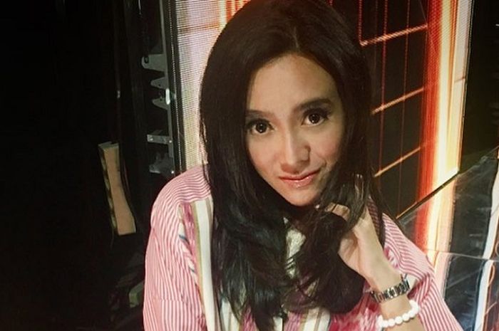 Lama Tak Terdengar Kabarnya, Ini Dia Penampilan Dea Ananda Sekarang!