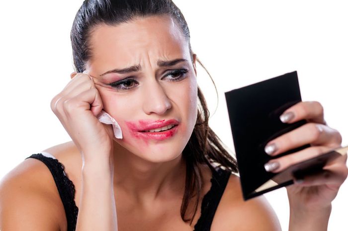10 Cara Supaya Makeupmu Awet Seharian di Kantor, Nggak Perlu Bolak ...