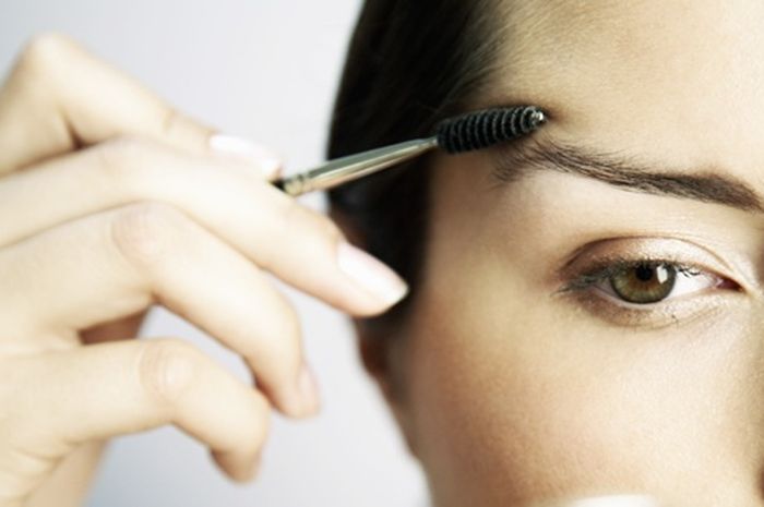 Trik Make Up Membuat Alis dengan Mascara, Tambah Cantik...