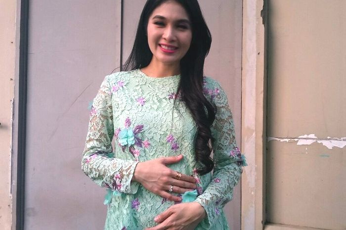 Tak Pernah Libur Sejak Hamil Sandra Dewi Mau Pacaran Dulu Ke Lokasi 1959