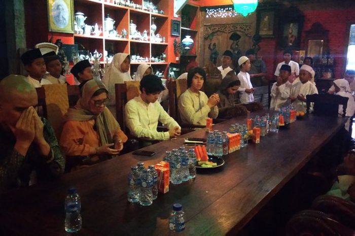 Doa Dari Ustaz dan Anak Yatim Untuk Ulang Tahun Al Ghazali Di Usia Ke-20