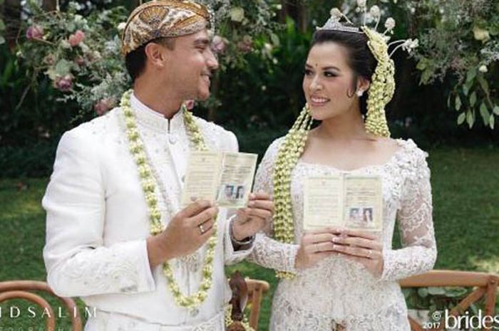 Serba Putih, Begini Pesona Raisa dan Hamish Daud Dalam Prosesi Akad ...