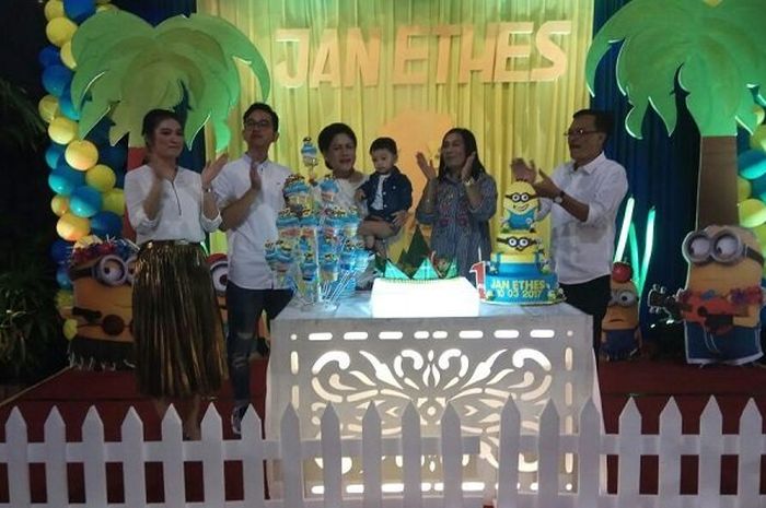 Bikin Gemes, Perayaan Ulang Tahun Cucu Pertama Jokowi, Perhatikan Cara ...