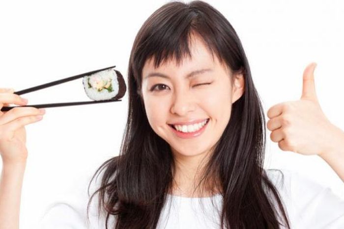 Banyak Orang Salah Cara Pakai Sumpit, Begini yang Benar dan Nyaman