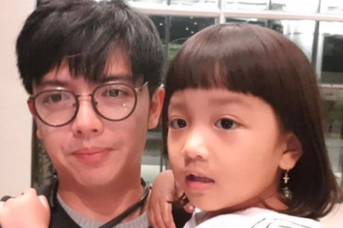 Punya Anak Umur 4 Tahun, Inilah Kepintaran Anak Nicky Tirta, Mirip Mamanya