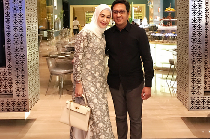 Andre Taulany Pamer Foto Masa Muda Bareng Istri, Netizen Salfok sama ...