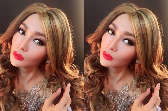 Kenakan Tas Seharga Tanah Bermeter-meter, Penampilan Biduan Dangdut ...