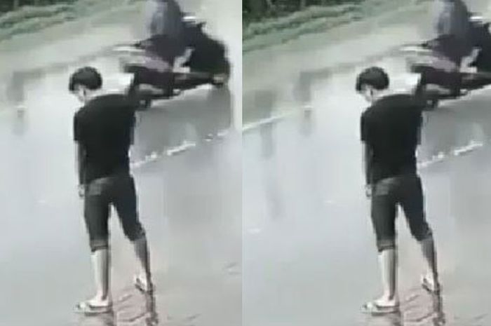 Jangan Sembarangan Pria Ini Kencing Di Jalan Setelah Itu Dia Alami Ini Lihat Videonya 