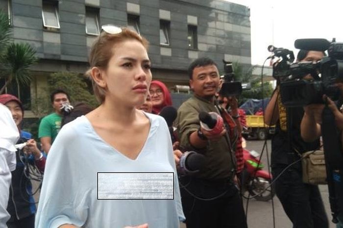 8 Artis Cantik Indonesia Berani Tampil Tanpa Pakai Bra, Bikin Salah Fokus! - Halaman 2 - Pos ...