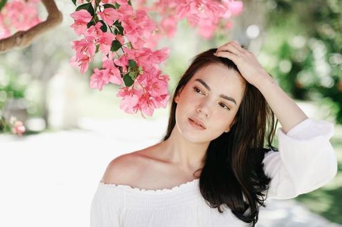 Banting Setir Jadi Beauty Vlogger, Ternyata Gini Gaya Makeup Alice ...