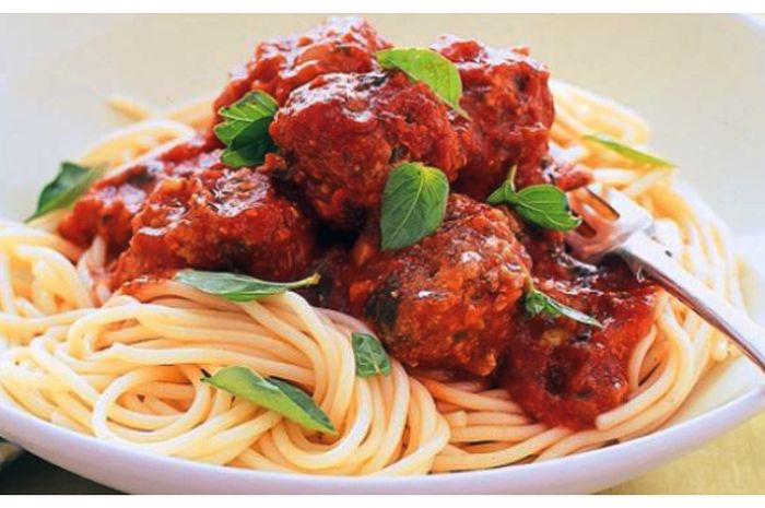 Spagheti Saus Bakso, Santapan Siang Bikin Kenyang! Mau Coba?