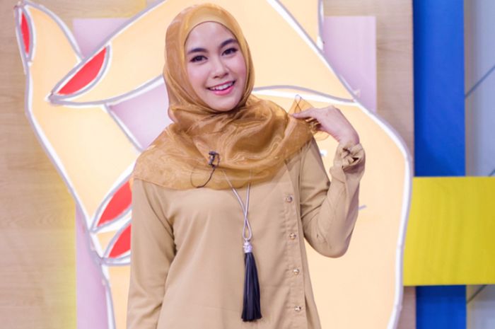Bikin Pengen Halalin, Begini Tampilan Cantik Anisa Rahma Ex Cherrybelle ...