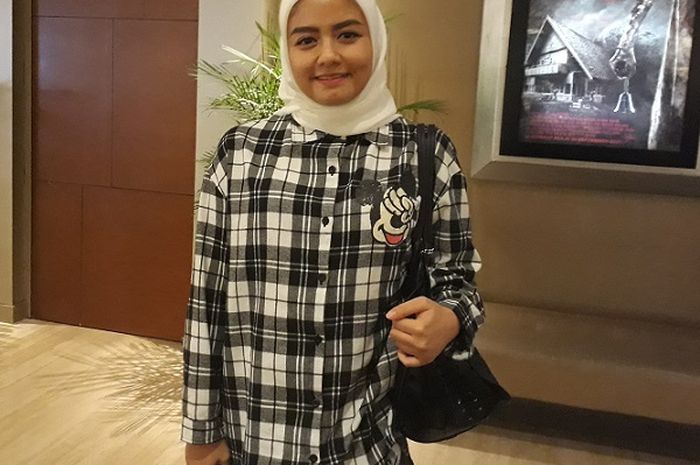 Mantap Berhijab, Tika Ramlan Sibuk Belajar Agama Dari Umi Pipik
