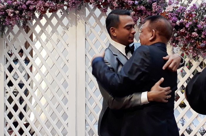 Rasakan Cinta Kasih Keluarga, Zaky Zimah Menangis Di Pelukan Sang Ayah