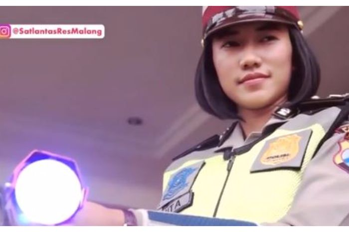 Lampu Strobo Kalah Terang Dibandingkan Kecantikan Polwan, Yuk Intip ...