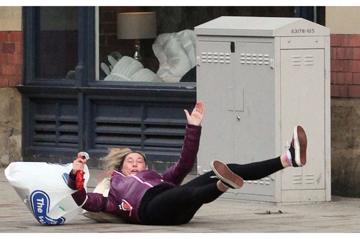 Sering Kepleset, Cara Ini Bisa Kamu Terapkan Pada Alas Kakimu