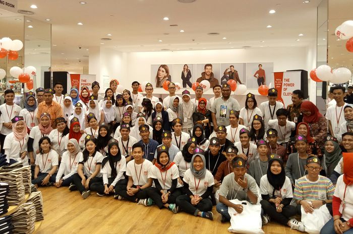 Uniqlo Ajak Pelajar SLB Belanja Pakaian, Ada Siswi yang Belikan Baju ...