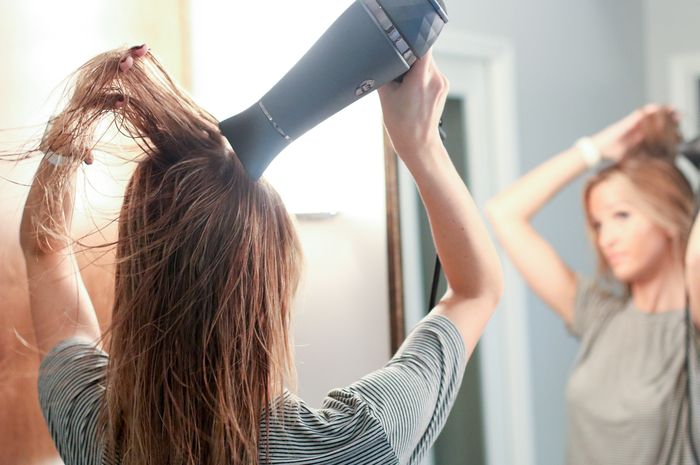 Sudah Tahu Ciri-ciri Rambut Sehat yang Benar? Ini Kata dr. Sari ...