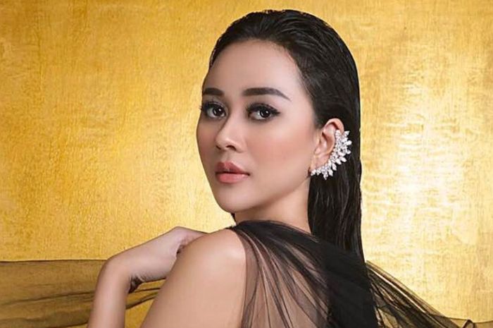 Ayu Tenan Kerap Tampil Seksi Begini Potret Cantik Aura Kasih Saat