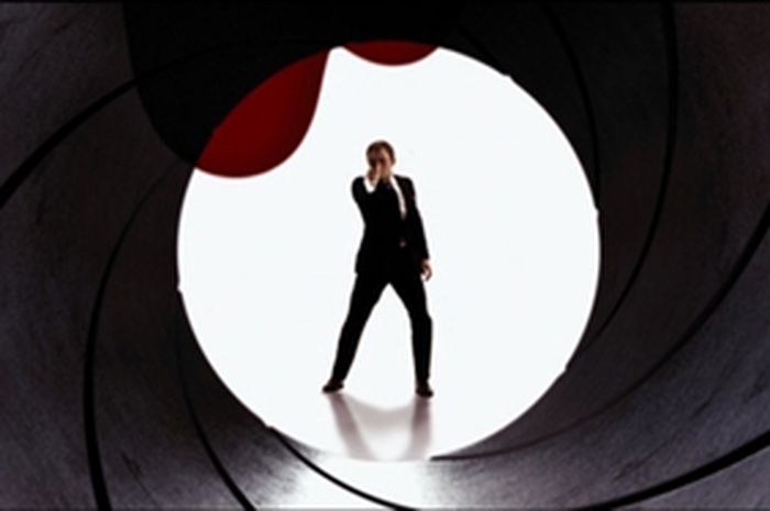 Alasan Mengapa Gunbarrel James Bond Tampil di Akhir Film 'Skyfall' - Hai