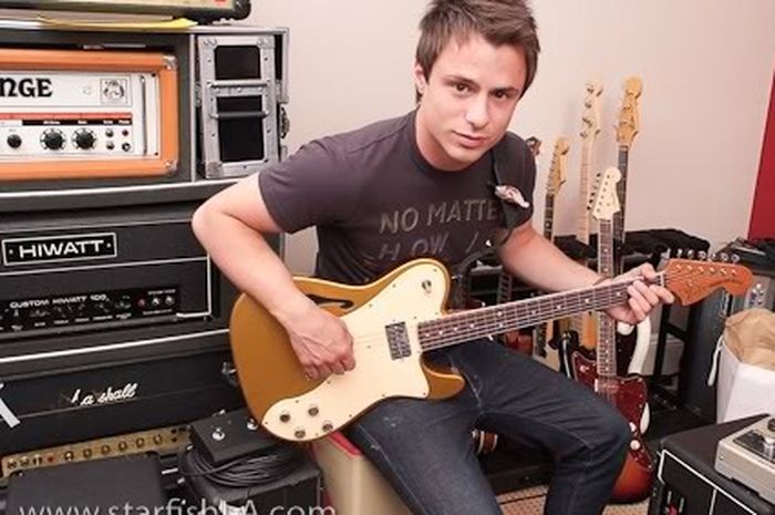 Josh Farro : Penasaran Materi Baru Paramore - Hai