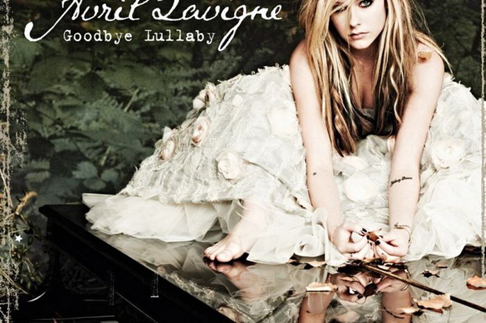 Avril Lavigne Rilis Cover Art Album 'Goodbye Lullaby' - Hai