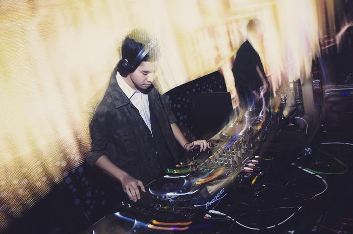 Kisah Seru Para DJ yang Mengawali Karier di Sekolah - Hai