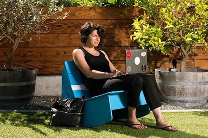 Selamat Hari Internet Aman Sedunia! Cewek Ini Lho yang Ngamanin Kita di ...