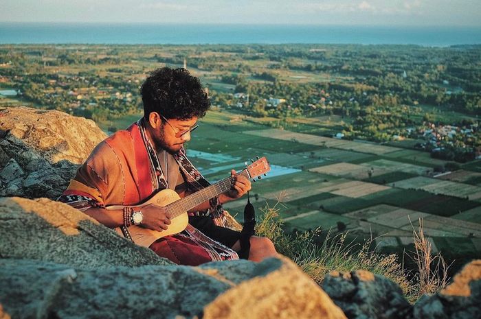 Wawancara Teddy Adhitya: Antara Quarter Life Crisis, Traveling, dan ...