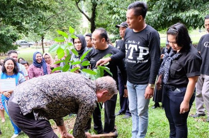 Ikut Gerakan Tanam Pohon, Yuk! - Semua Halaman - Hai Ikut Gerakan Tanam Pohon, Yuk! - Semua Halaman - Hai