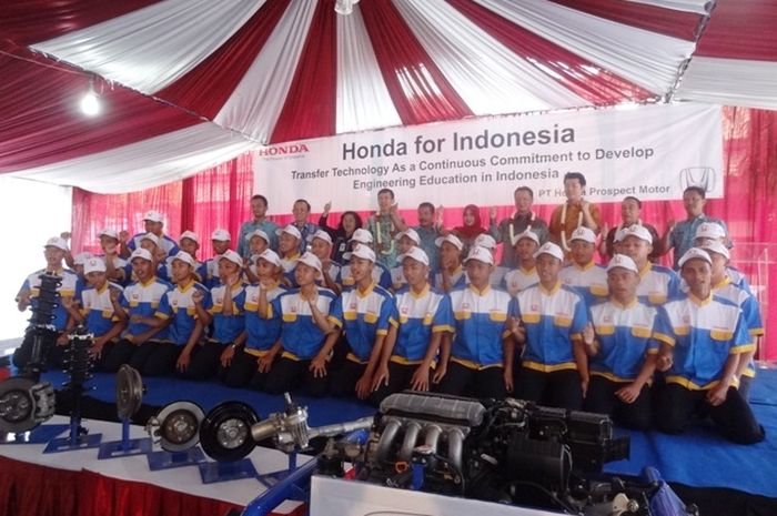 Kerjasama Pendidikan Dasar Teknisi Honda Dengan SMKN 3 Kendal Jawa Tengah - Hai