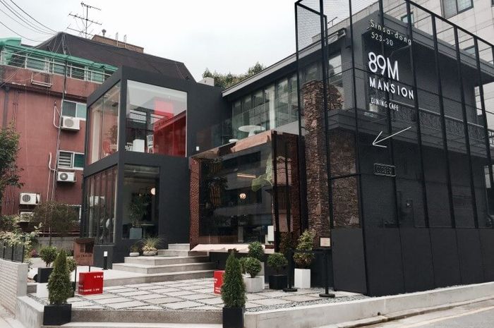 89 Mansion, Cafe Artsy Berkonsep Industrial Milik Si Tampan Lee Jong Suk! Intip yuk lantai 1-nya ...