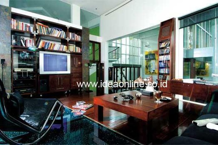 Ruang Musik Berlantai Kaca - iDEA