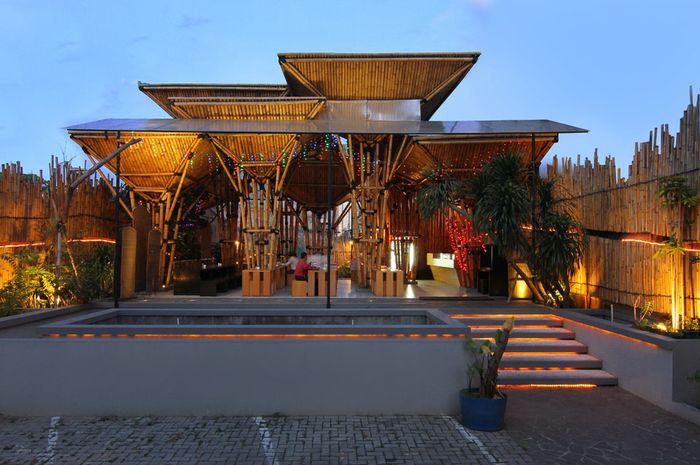 Fasad Bambu yang Cantik di Resto Kontemporer - iDEA