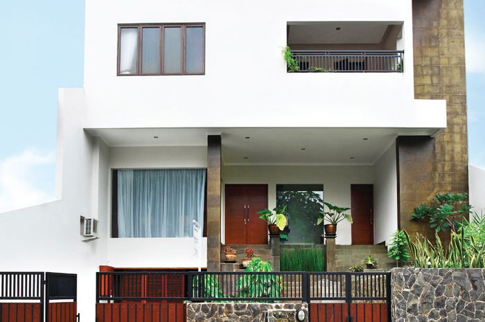 Rumah Tiga Lantai Bergaya Modern Tropis - iDEA