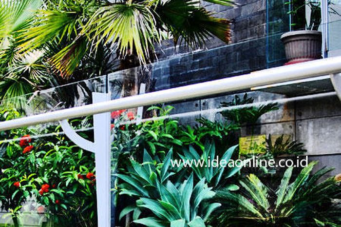 Fungsi Ganda dari Sebuah Pagar Kaca - iDEA