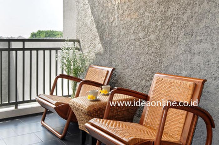 Balkon Cantik dengan Dinding Kamprot - iDEA