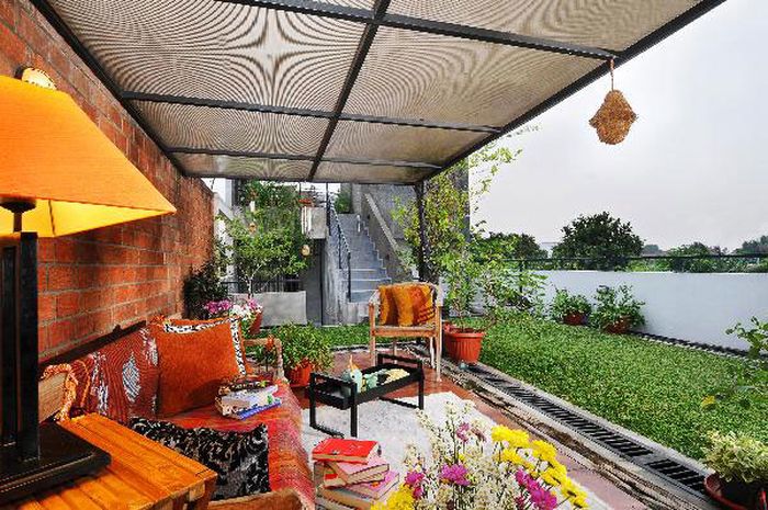 Taman Rahasia di Atas Atap Rumah - Semua Halaman - iDEA