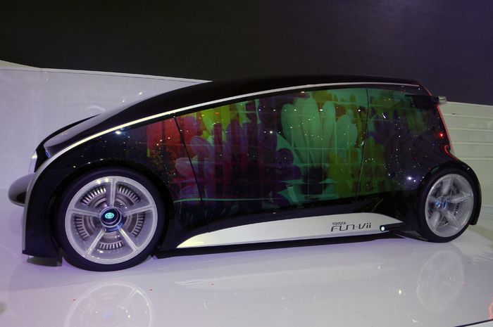 Mobil dengan Body Layar LED - iDEA