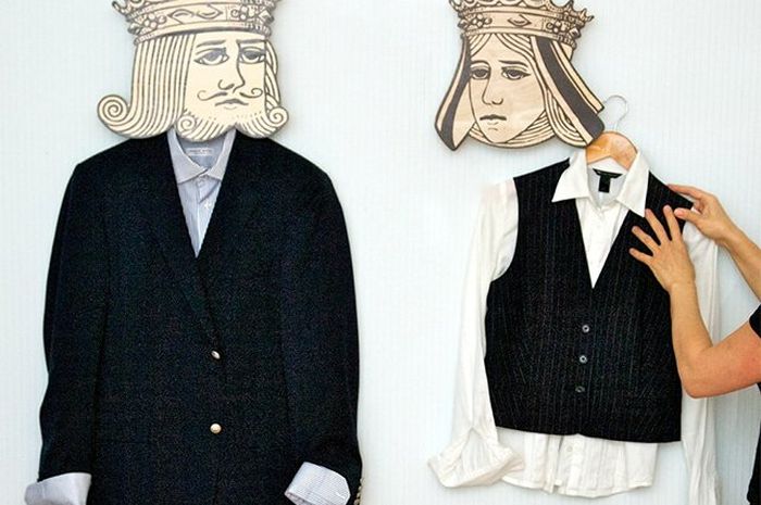 Seru! Gantungan Pakaian Raja dan Ratu - iDEA