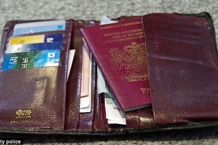 Misteri Kembalinya Dompet yang Hilang Selama 18 Tahun ke Tangan ...