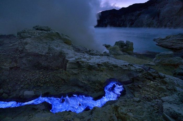 Kawah Ijen, Salah Satu Gunung Berapi Eksotis di Indonesia - Intisari