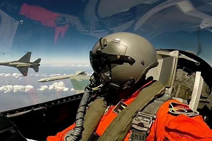 Jangan Abaikan Peran Pilot Pesawat Tempur, Ia Bisa Menentukan Jalannya ...